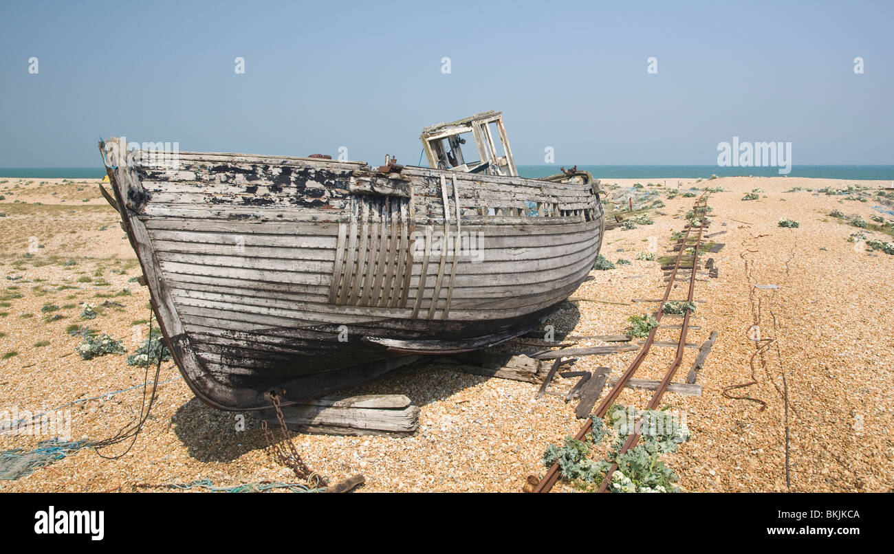 Smashed boat hi-res stock photography and images - Alamy