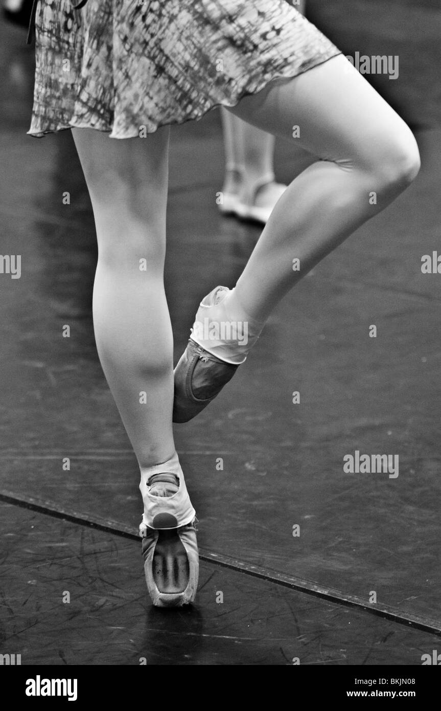 Dancers practicing ballet school hi-res stock photography and images ...