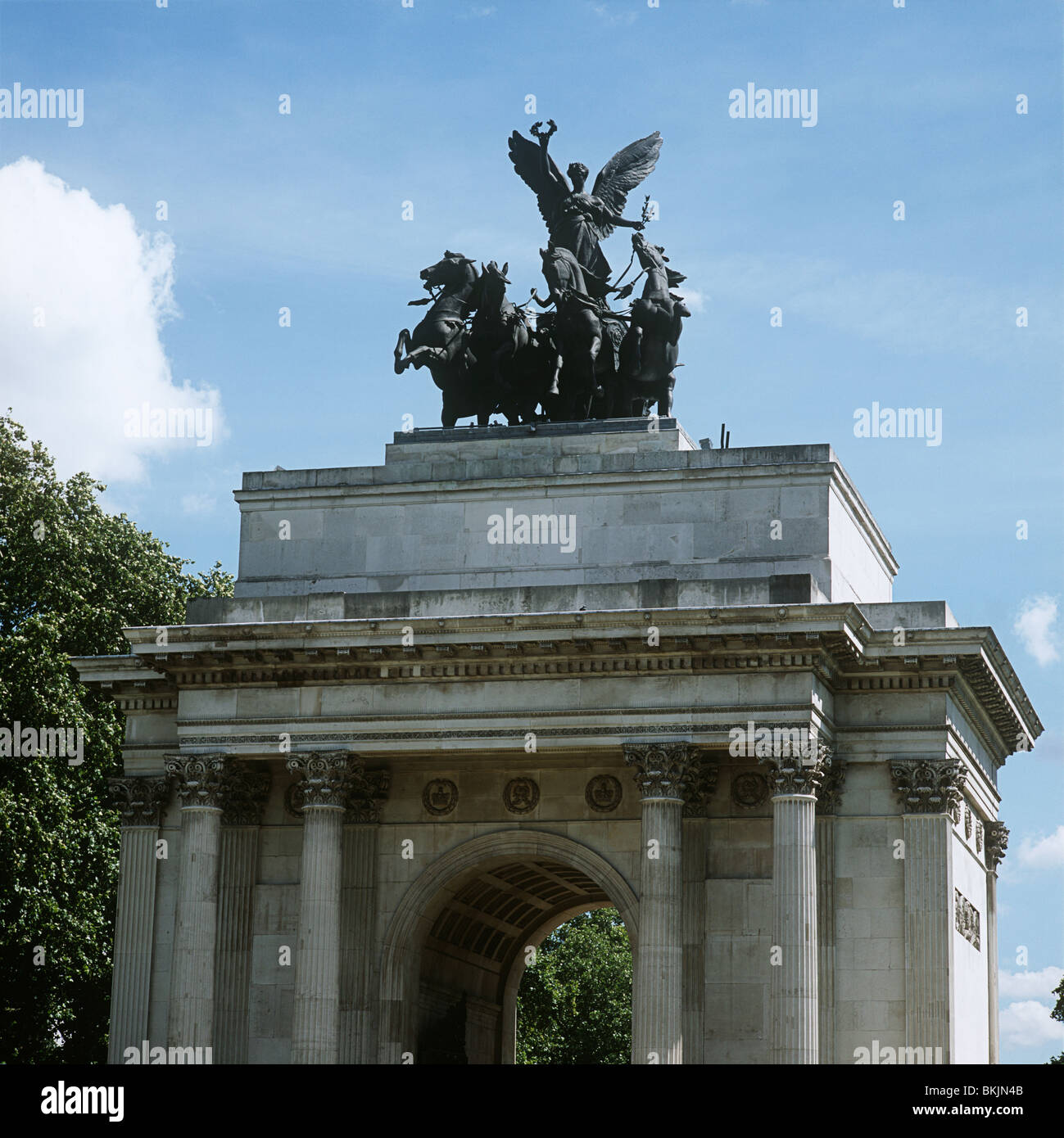 The famous wellington arch hyde park corner hi-res stock photography ...