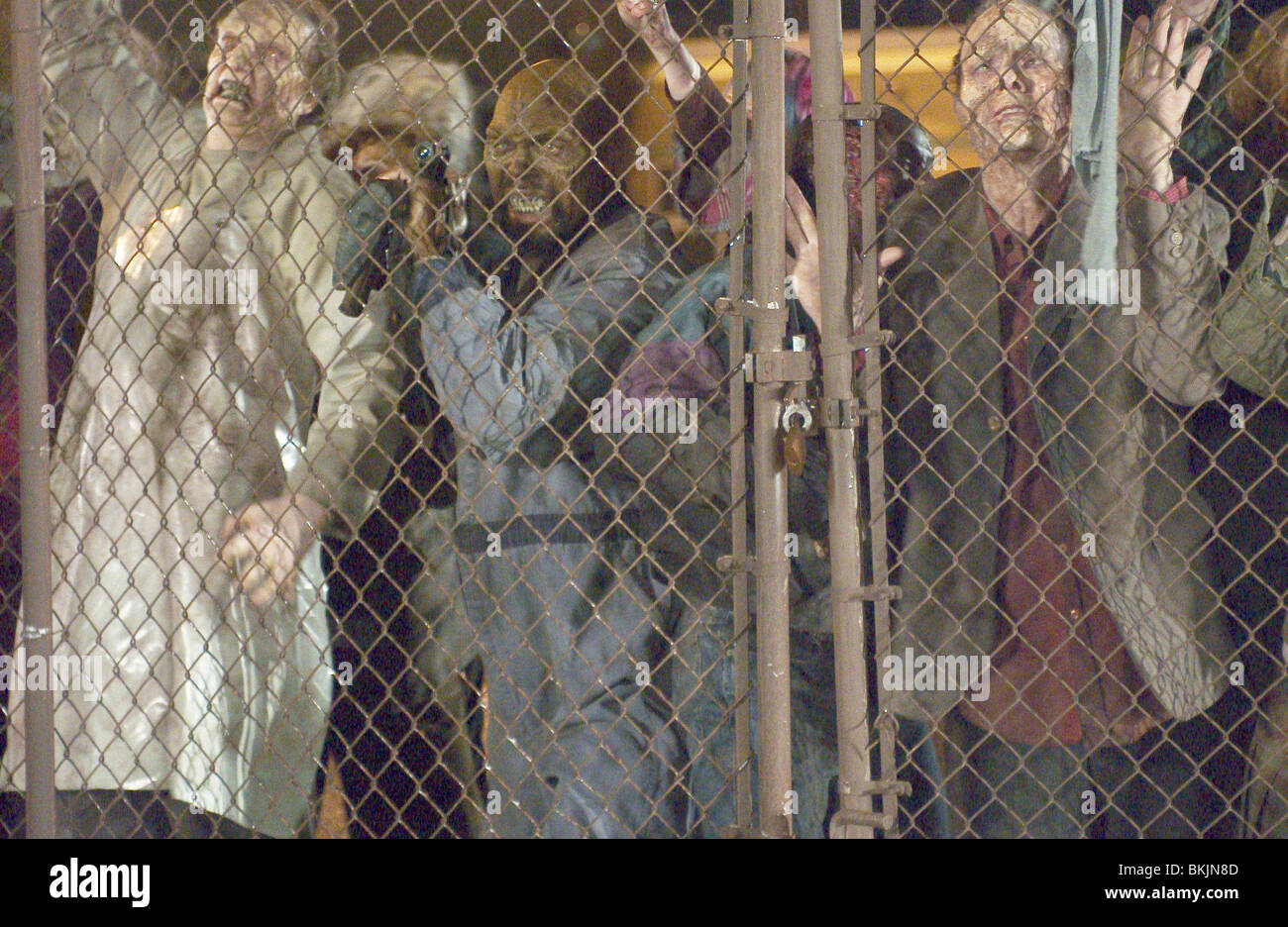 GEORGE A ROMERO'S LAND OF THE DEAD (2005) EUGENE CLARK LDDD 001-14 ...