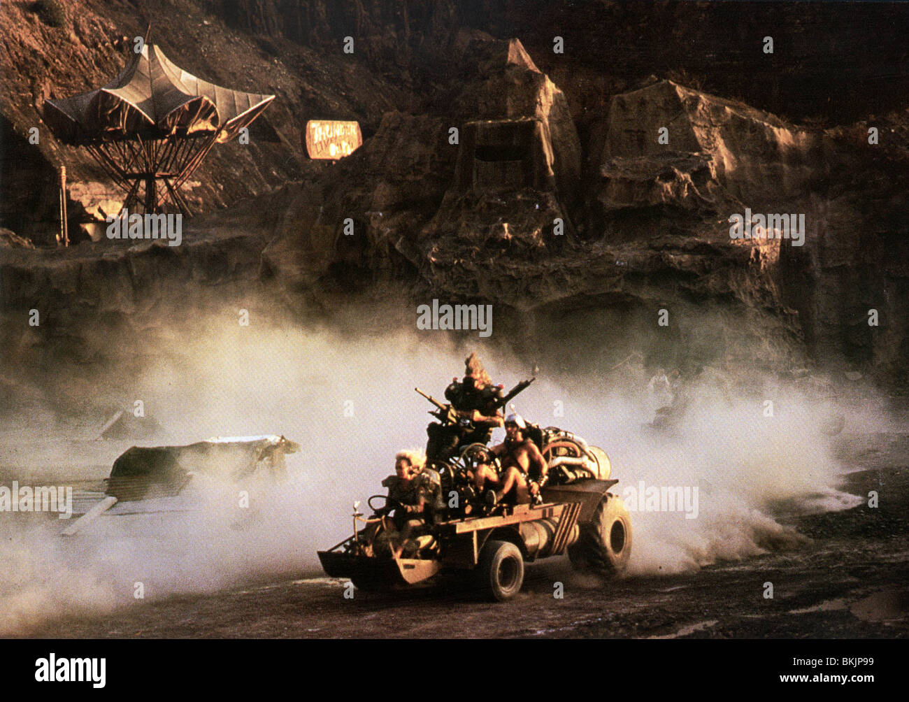 MAD MAX BEYOND THUNDERDOME (1985) ALT MAD MAX 3 TINA TURNER MX3 005 FOH ...