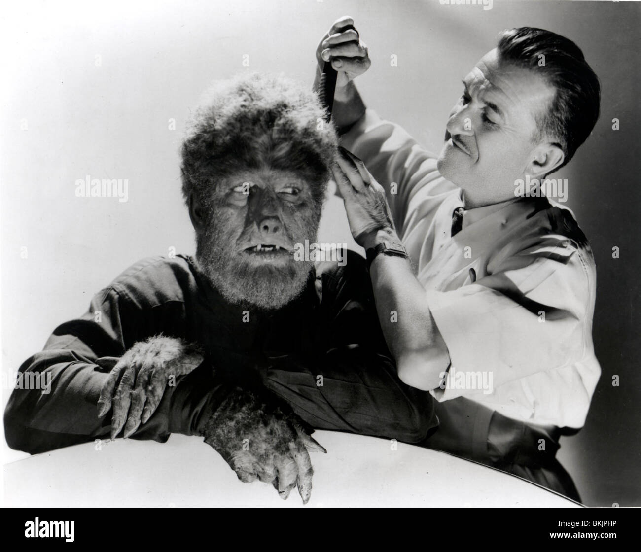 THE WOLF MAN (MAKE-UP) (1941) LON CHANEY JR MKUP 006 P Stock Photo - Alamy