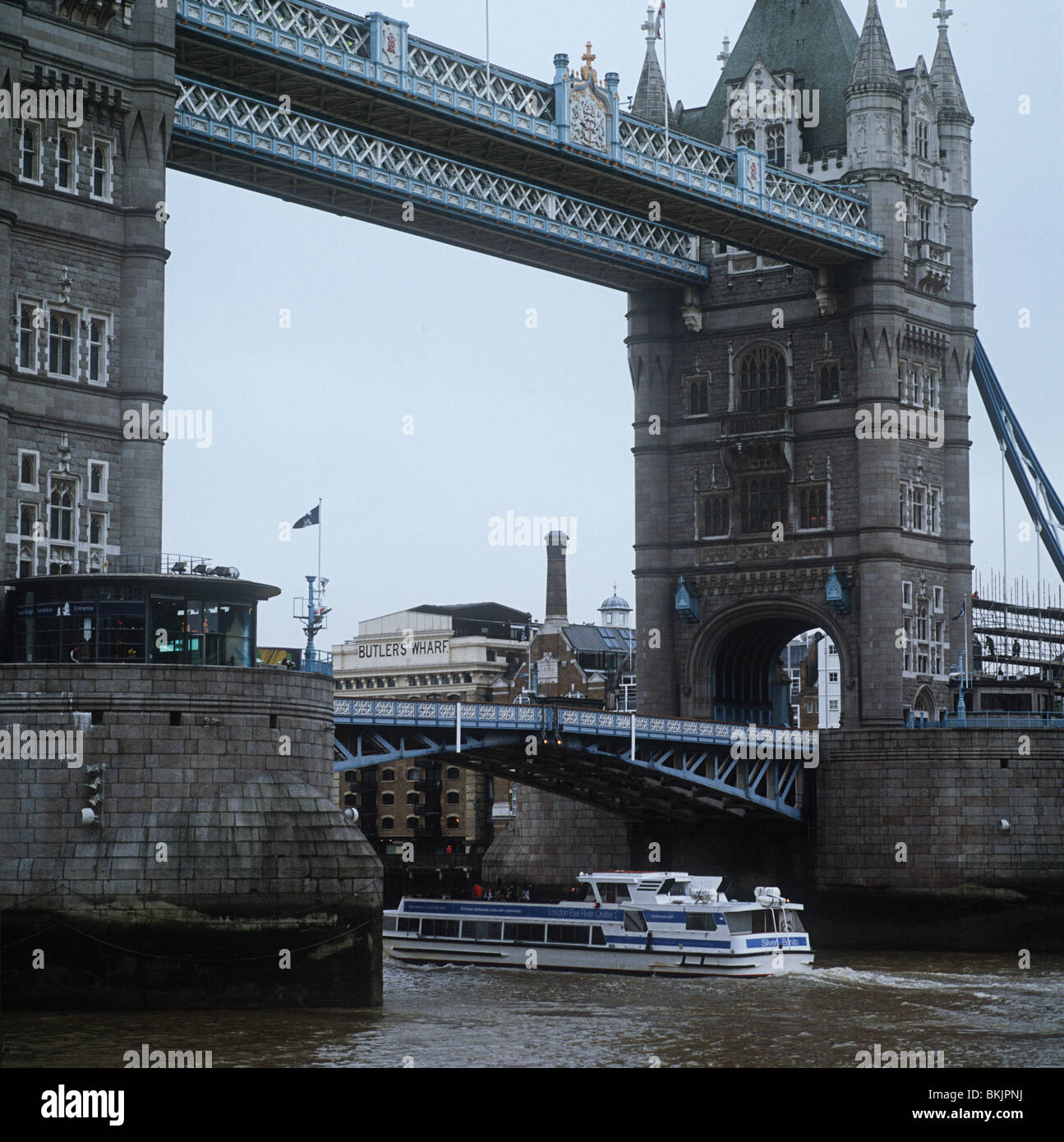 Tourboat passing under bridge hi-res stock photography and images - Alamy
