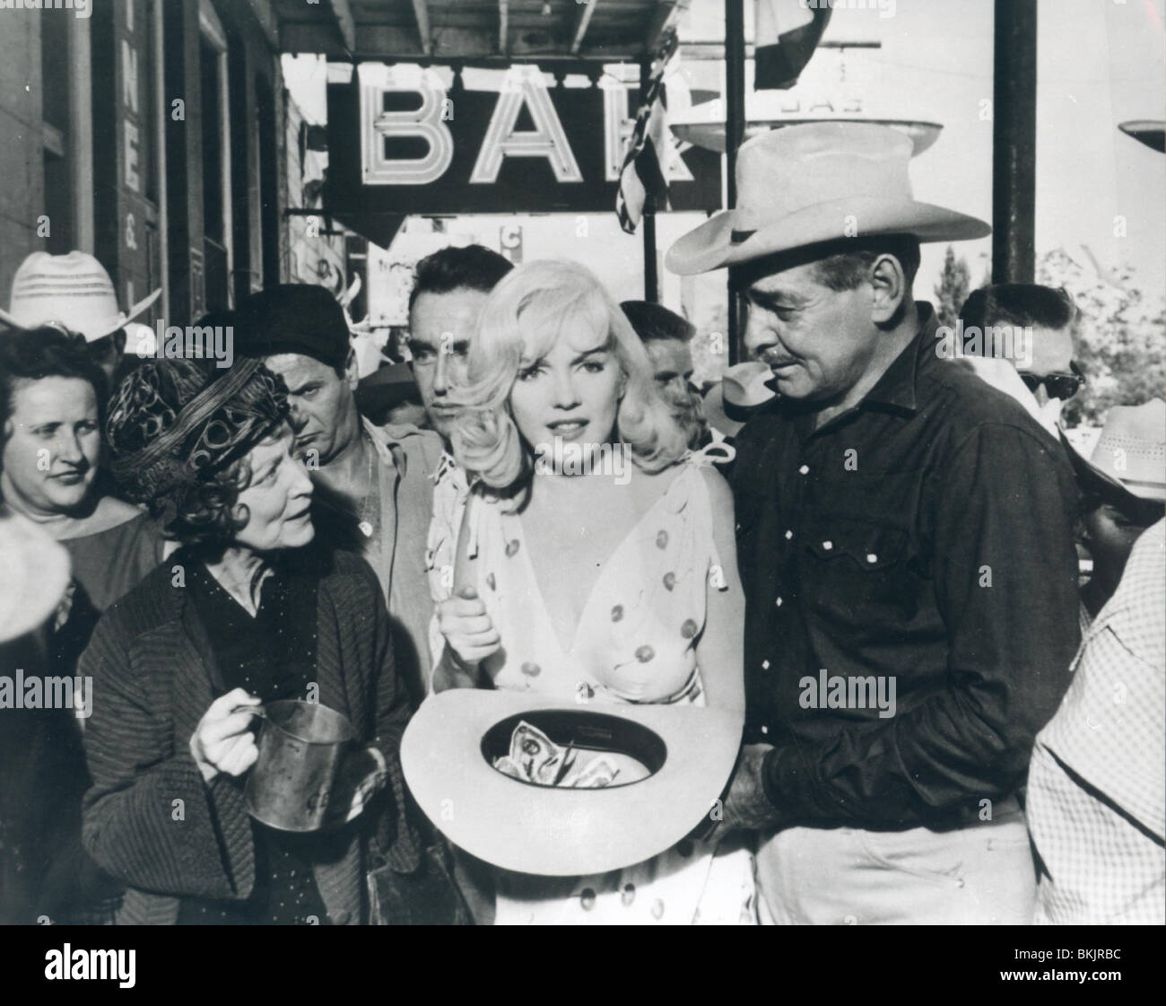 THE MISFITS (1961) MARILYN MONROE, CLARK GABLE MSFT 004P Stock Photo ...