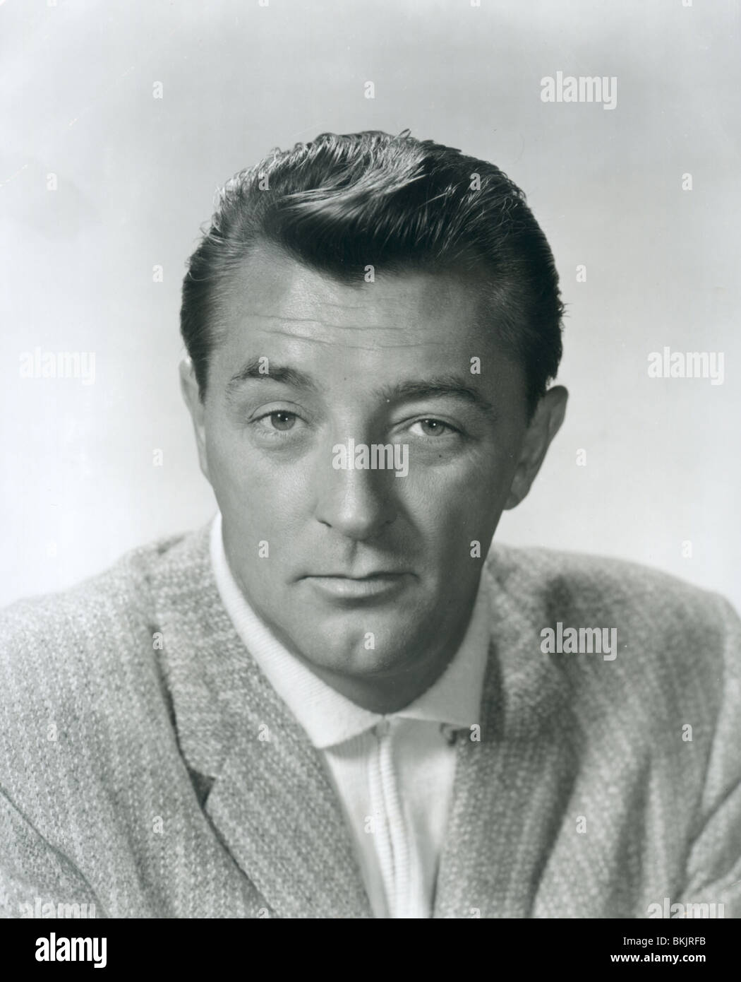 ROBERT MITCHUM PORTRAIT Stock Photo - Alamy