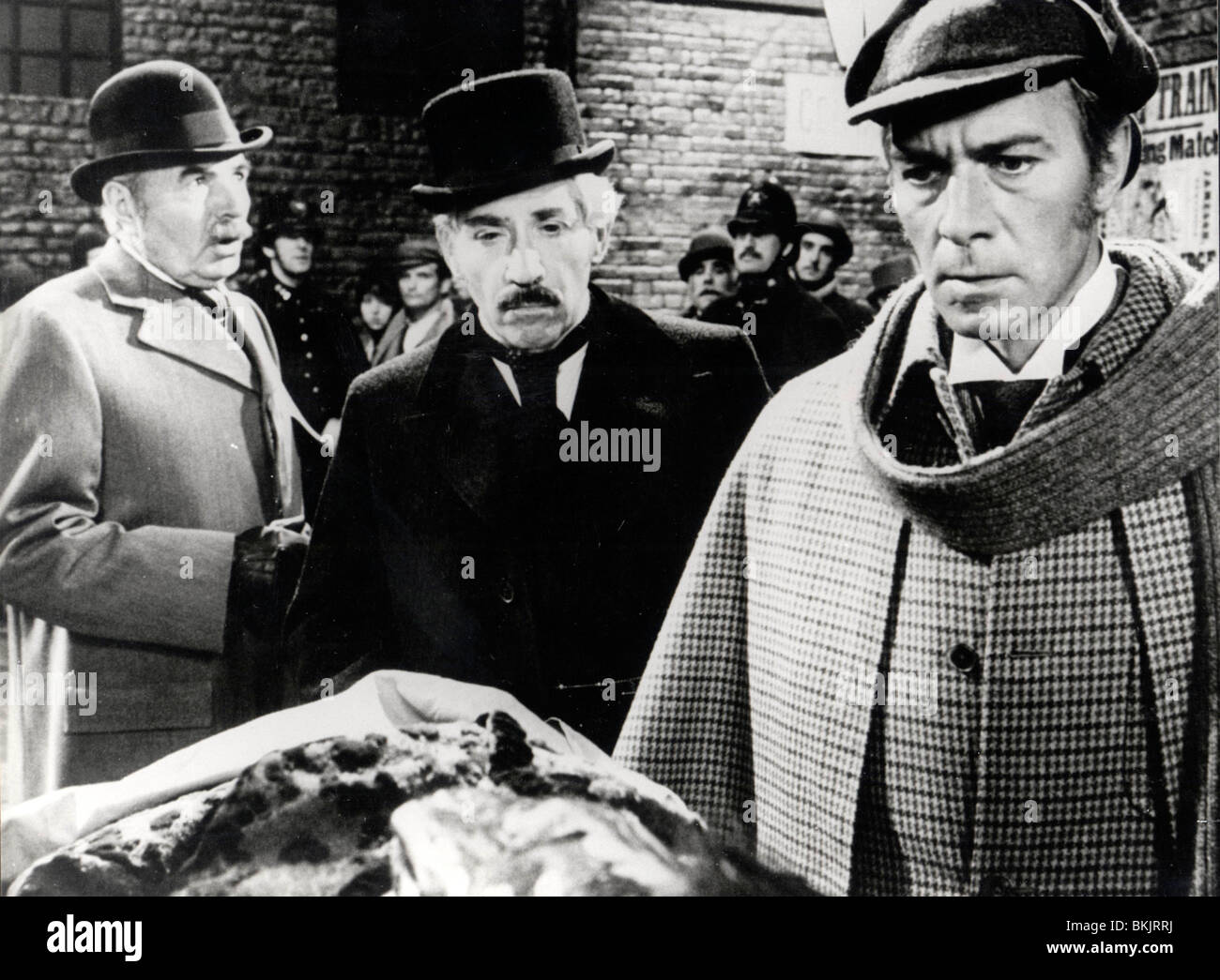 MURDER BY DECREE (1979) JAMES MASON, FRANK FINLAY, CHRISTOPHER PLUMMER ...