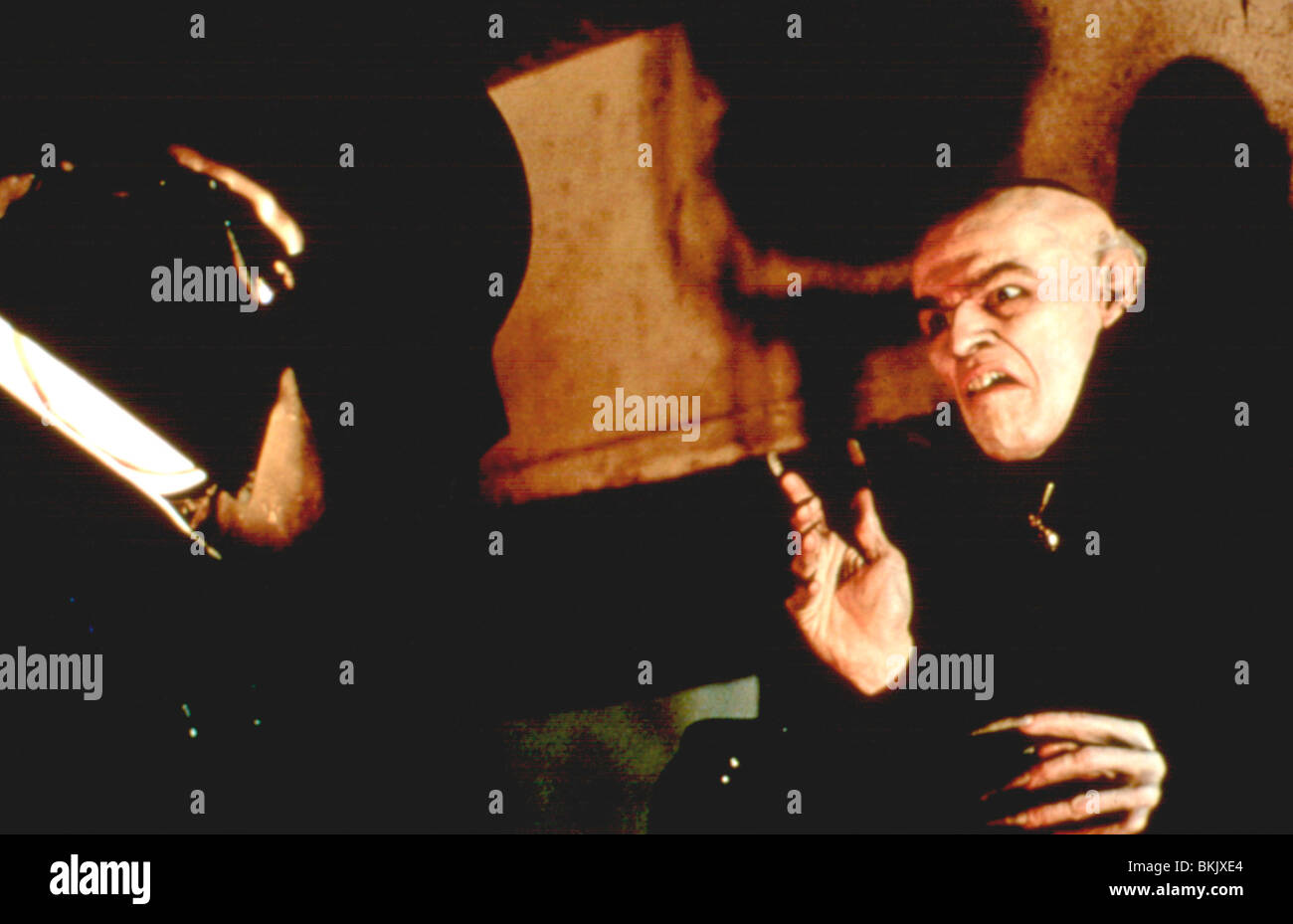 SHADOW OF THE VAMPIRE (2000) WILLEM DAFOE SHVA 015 Stock Photo - Alamy