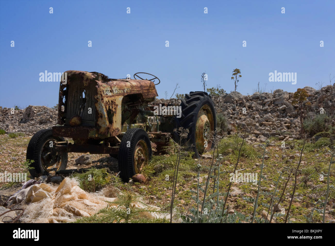 Old abandoned tractor hi-res stock photography and images - Alamy