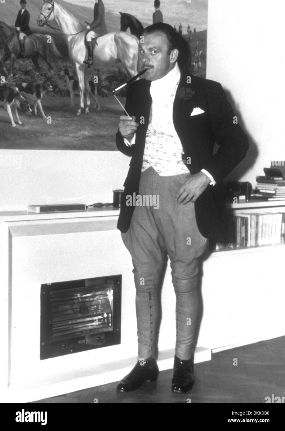 Terry thomas portrait hi-res stock photography and images - Alamy