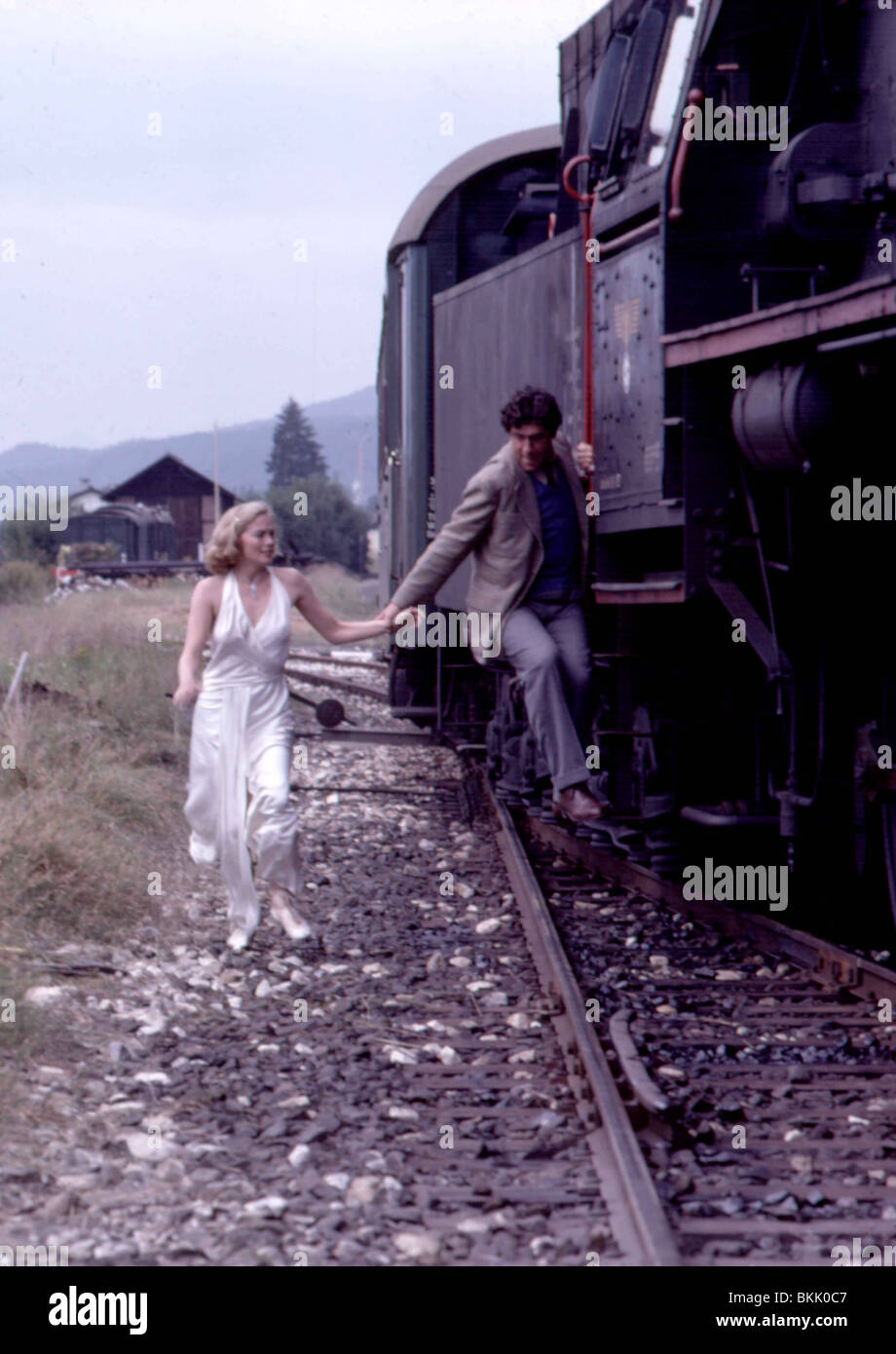 THE LADY VANISHES (1979) CYBILL SHEPHERD, ELLIOTT GOULD LDVS 017 Stock ...