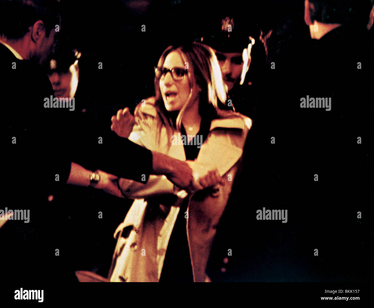 UP THE SANDBOX (1972) BARBRA STREISAND USB 007FOH Stock Photo - Alamy