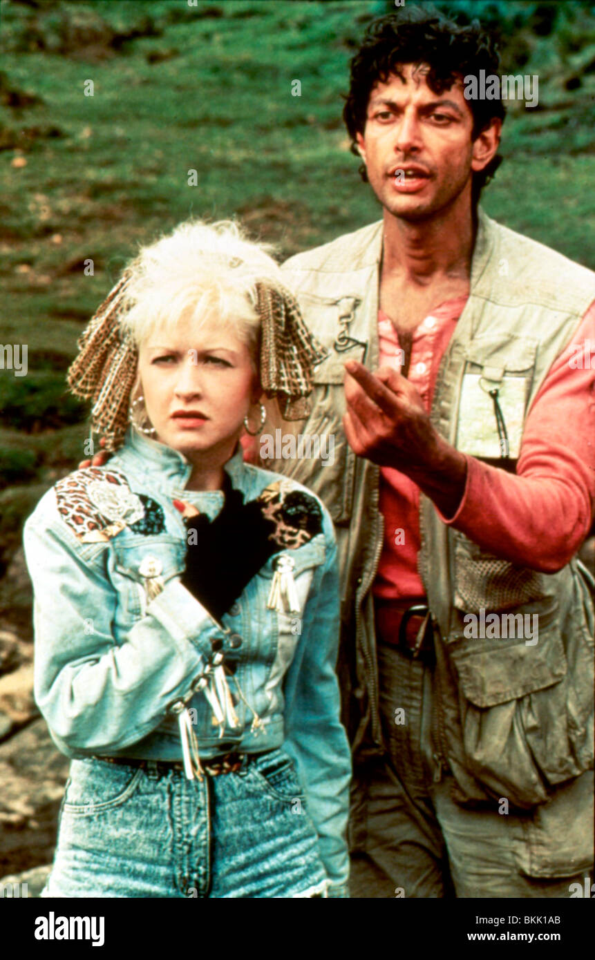 VIBES (1988) CYNDI LAUPER, JEFF GOLDBLUM VBSS 001 Stock Photo - Alamy