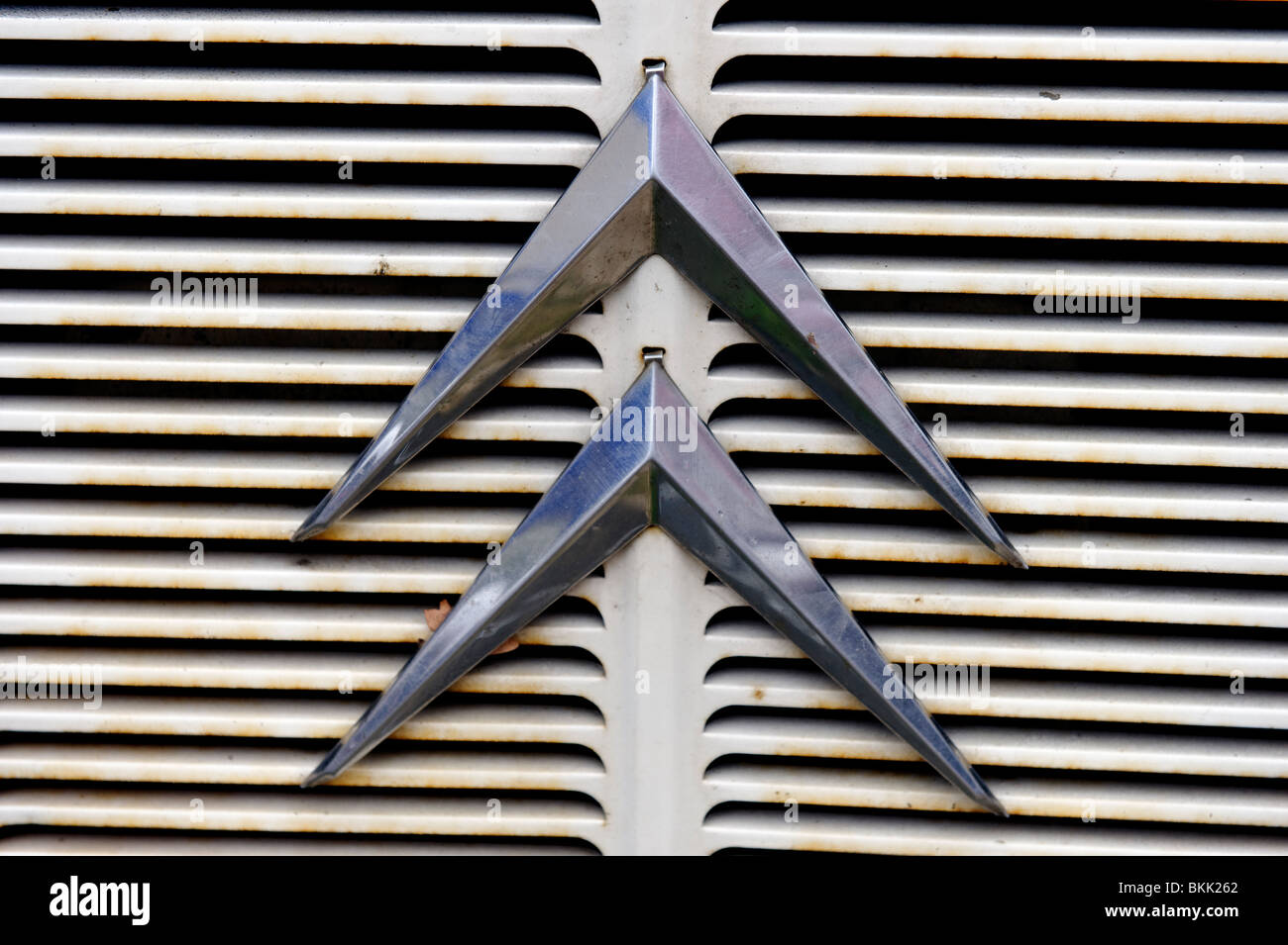 Citroen symbol arrows on an old grill Stock Photo - Alamy