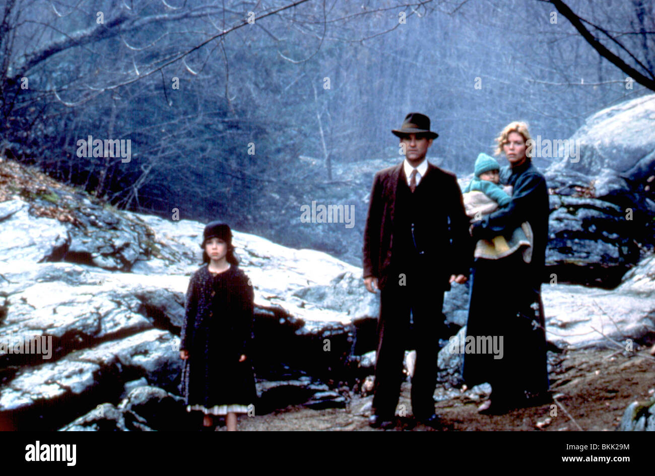 WINTER PEOPLE (1989) AMELIA BURNETTE, KURT RUSSELL, KELLY MCGILLIS WPEO ...