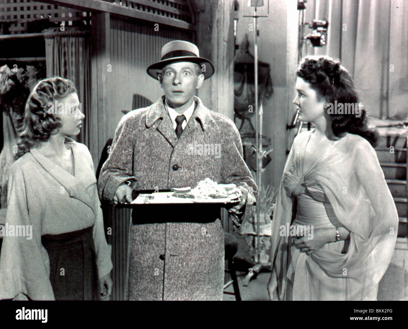 WONDER MAN (1945) VERA ELLEN, DANNY KAYE TWMN 001 Stock Photo - Alamy