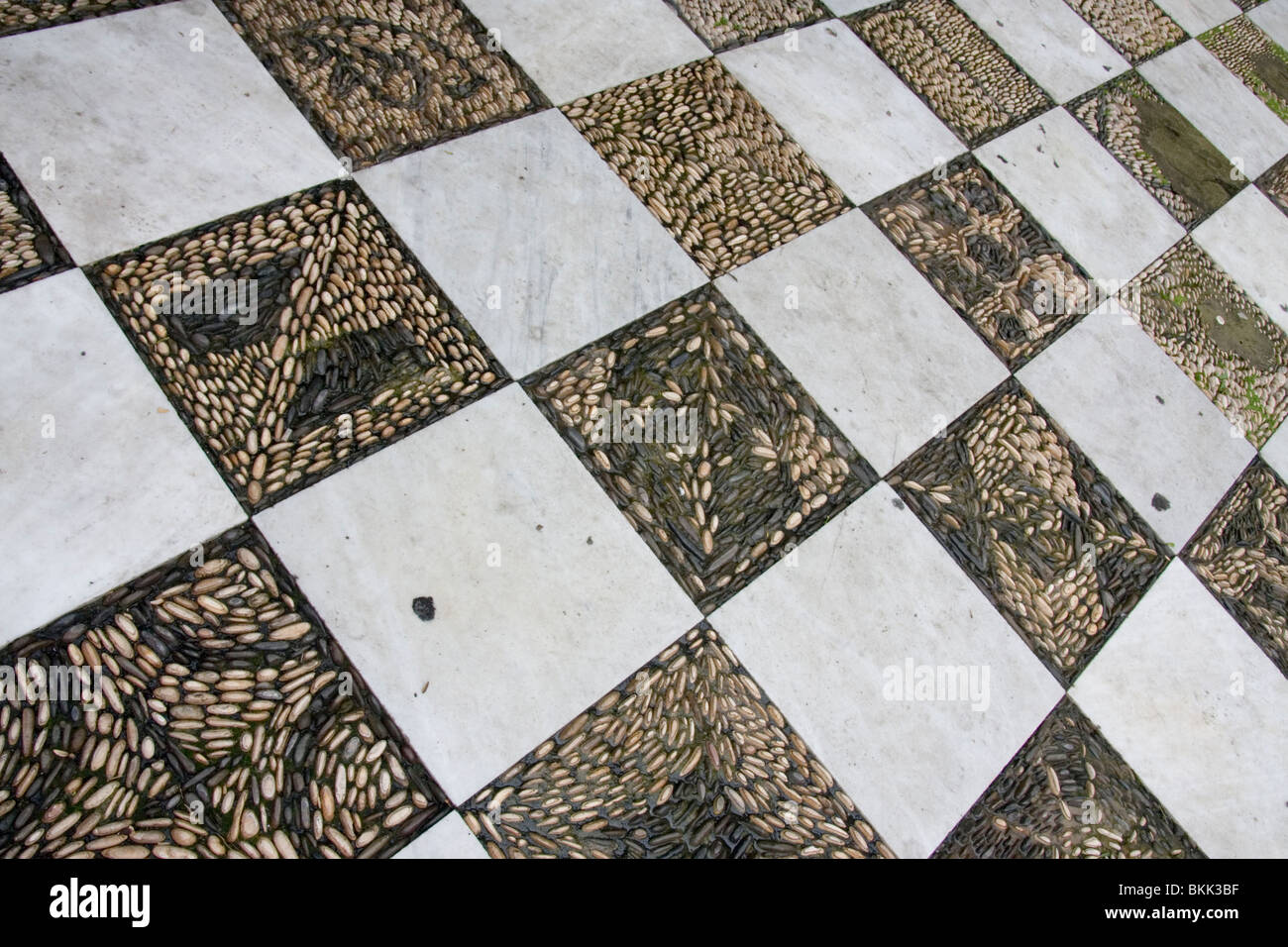 Pebble walkway hi-res stock photography and images - Alamy