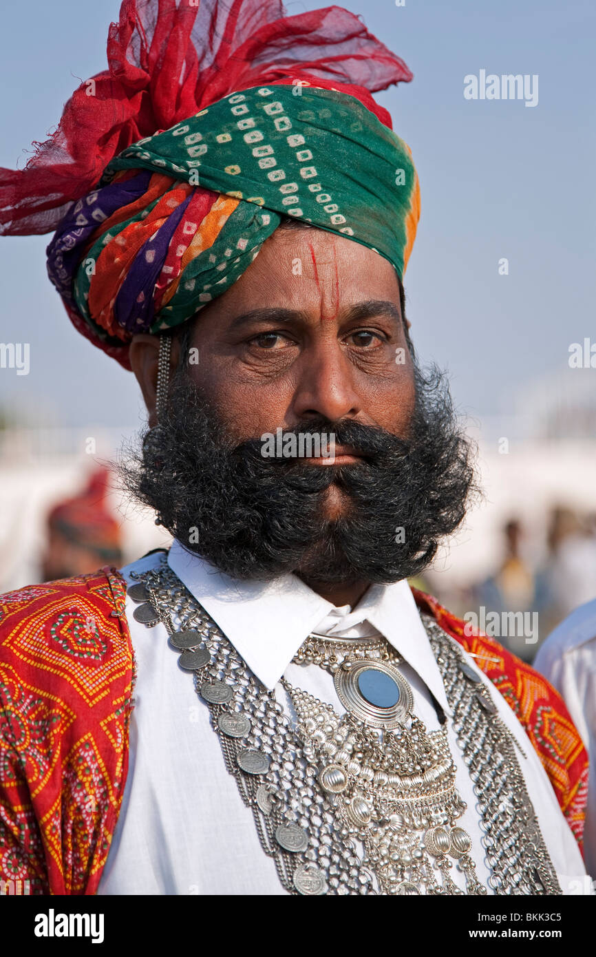 Costumes of rajasthan hi-res stock photography and images - Alamy