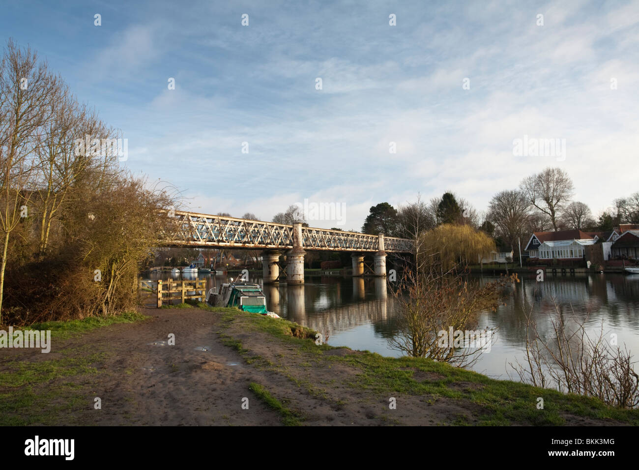 Railway Bridge over the River Thames at Bourne End, Buckinghamshire, Uk ...