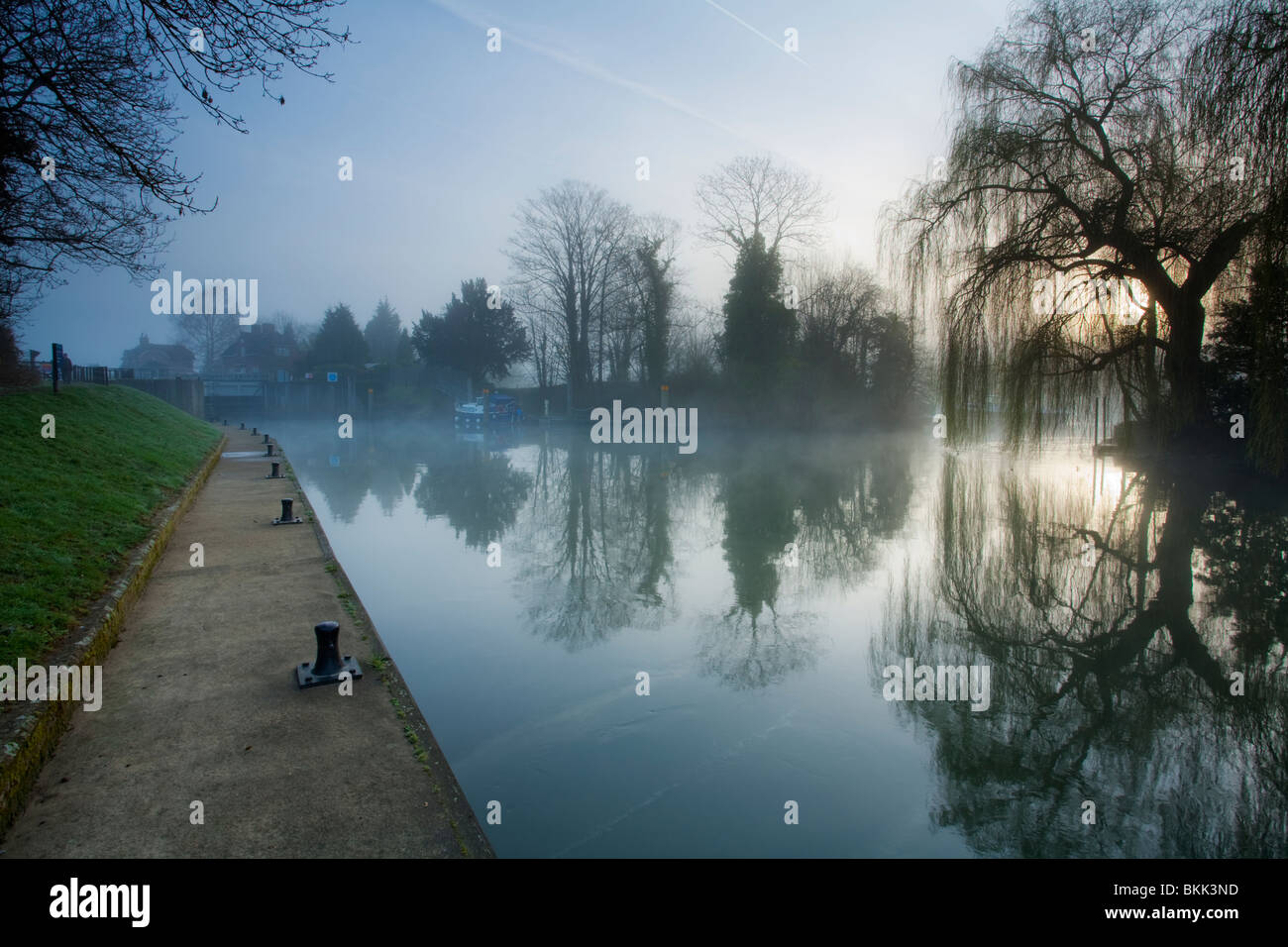 Old windsor lock hi-res stock photography and images - Alamy