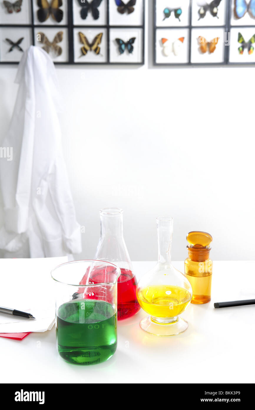 Laboratory glassware butterfly hi-res stock photography and images - Alamy