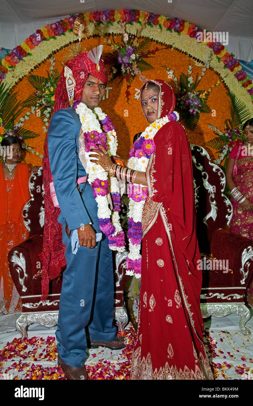 Indian Wedding Couple Stock Photos & Indian Wedding Couple Stock Images ...