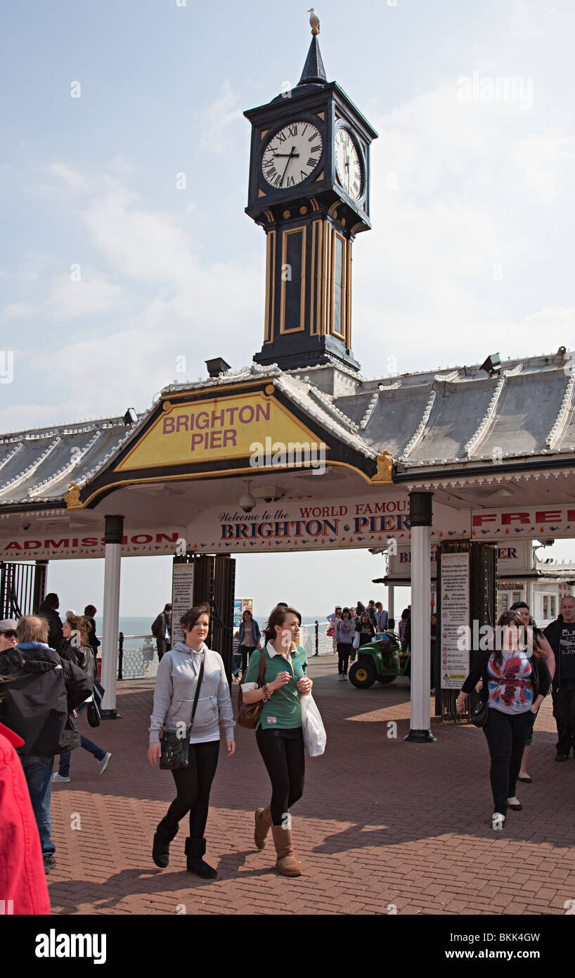 English people walking hi-res stock photography and images - Alamy