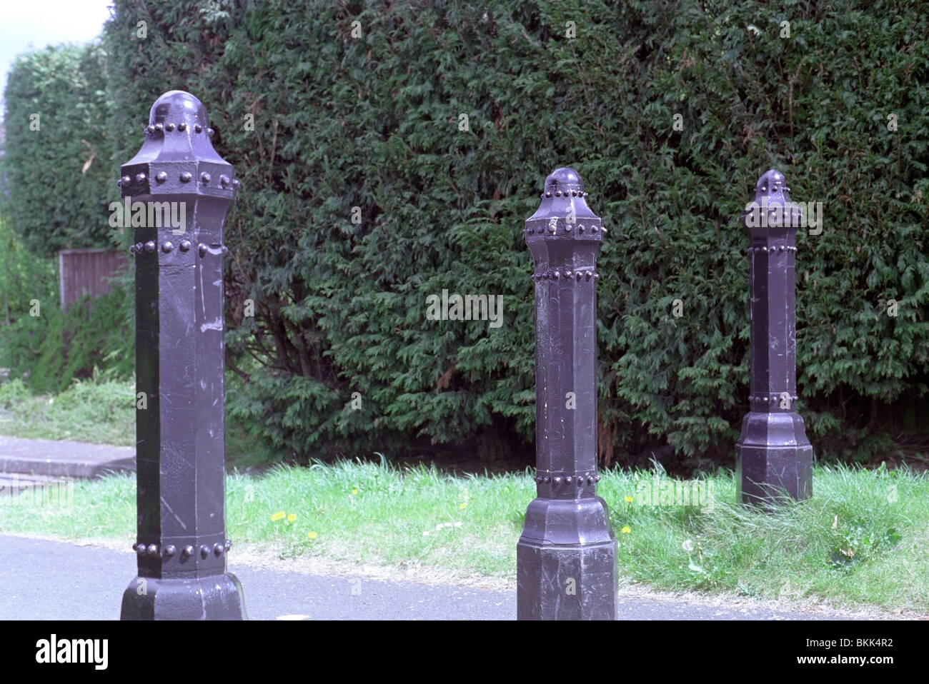 Bollard pathway hi-res stock photography and images - Alamy