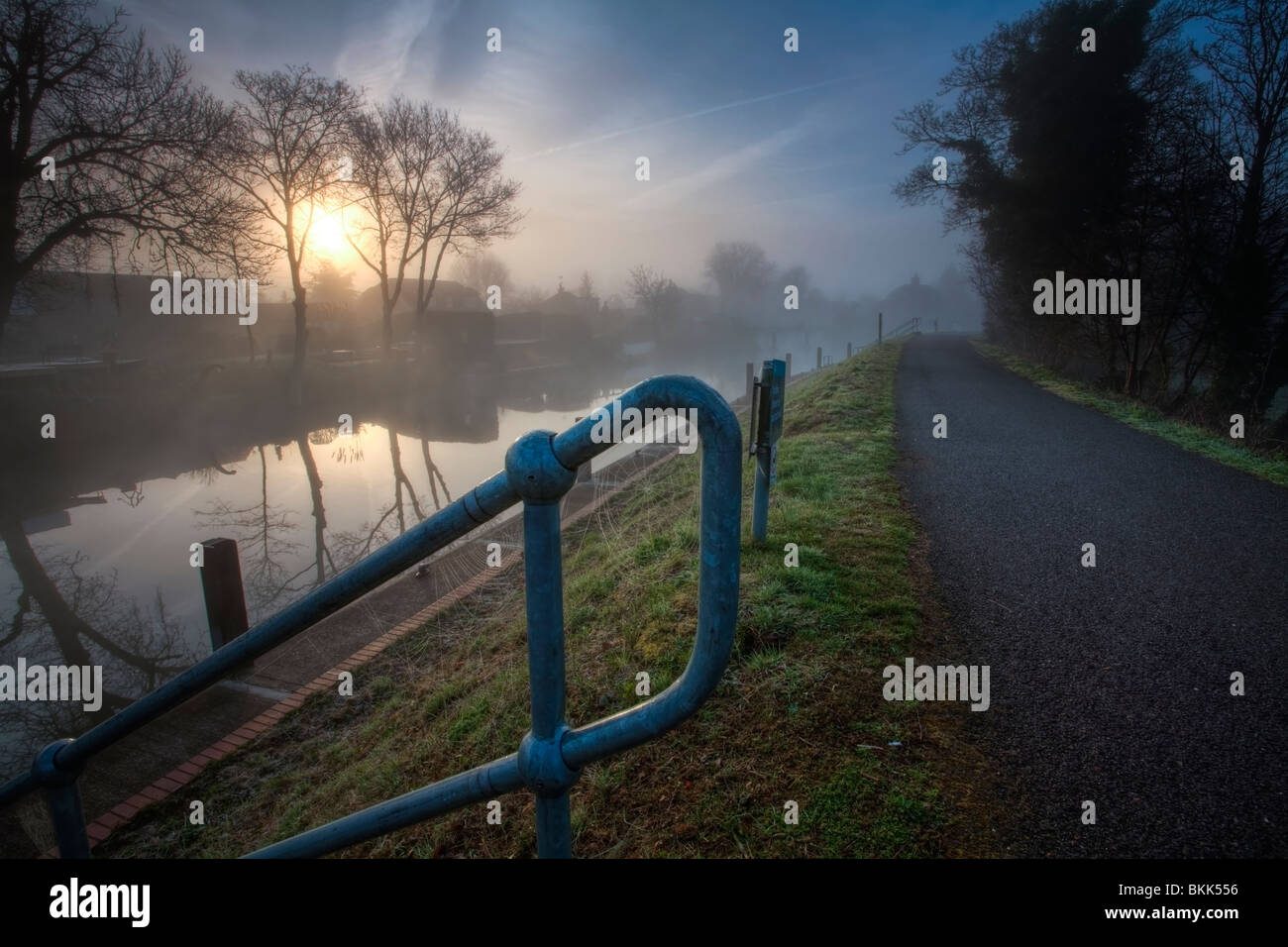 Old river lock hi-res stock photography and images - Alamy