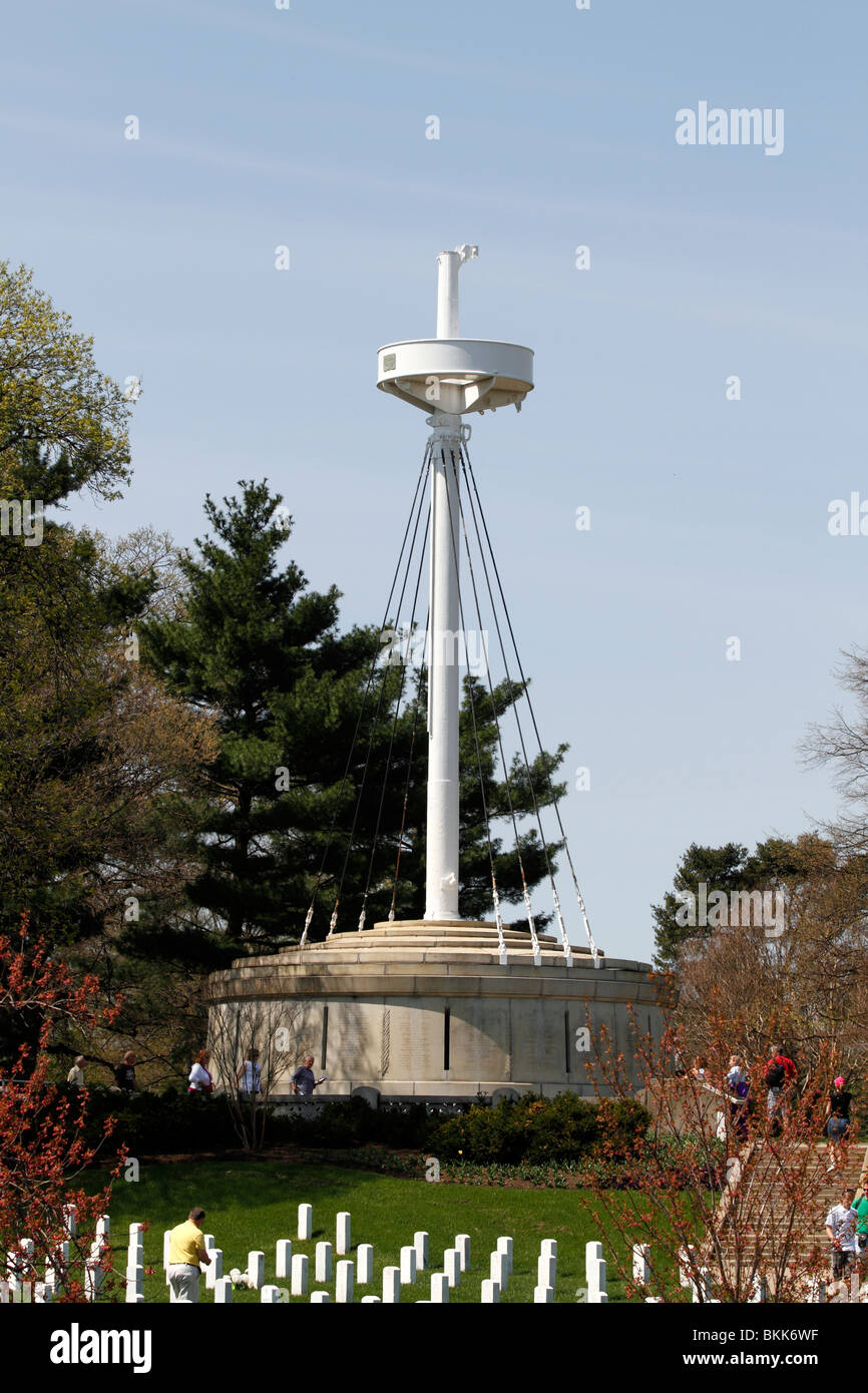 Mast of USS Maine and Memorial in Arlington National Cemetery Stock ...