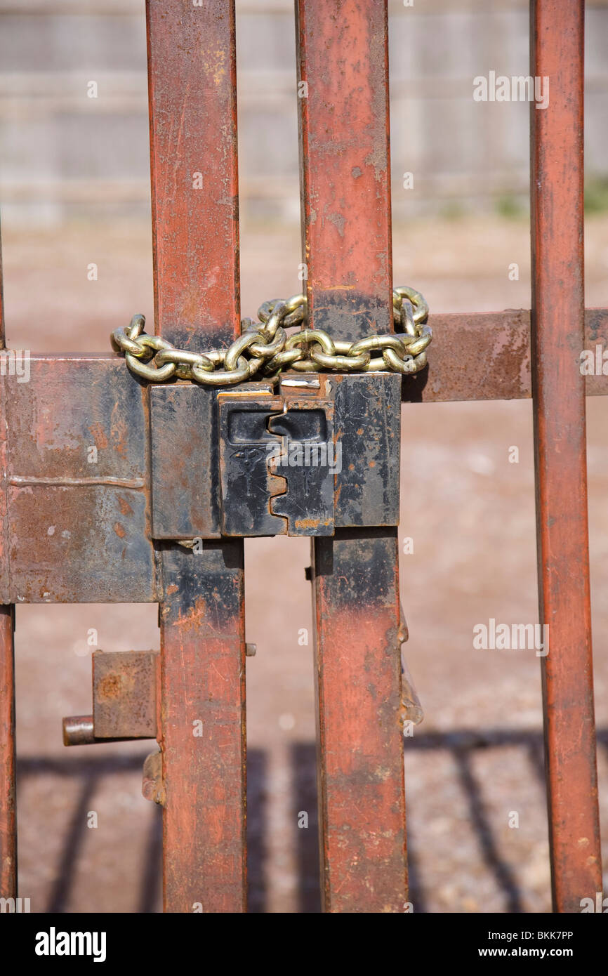 Metal gates close up hi-res stock photography and images - Alamy