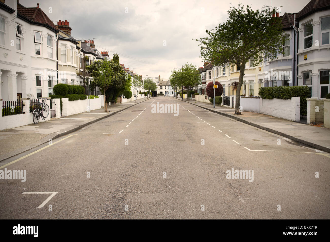 Empty london road hi-res stock photography and images - Alamy
