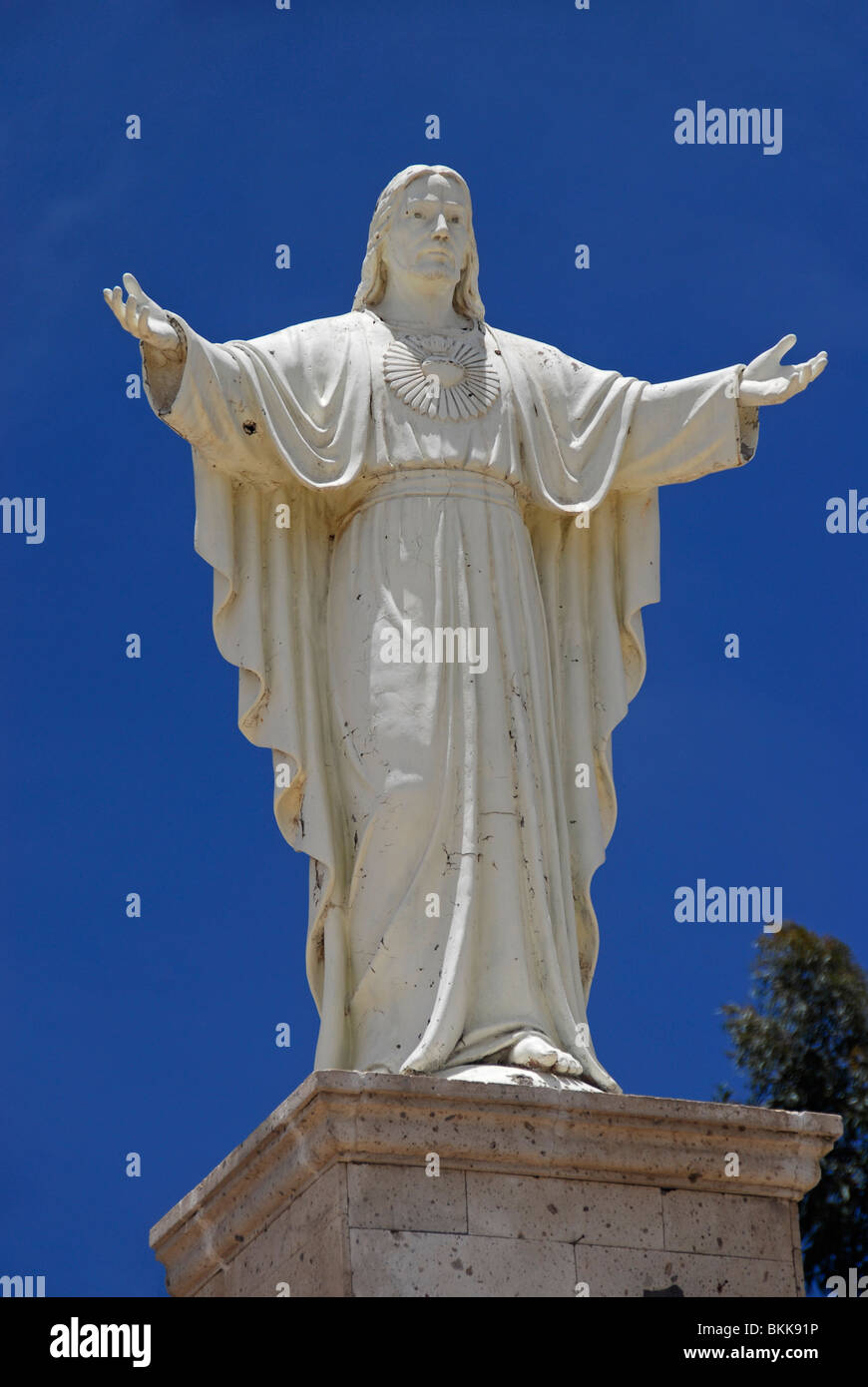 Open arm statue hi-res stock photography and images - Alamy