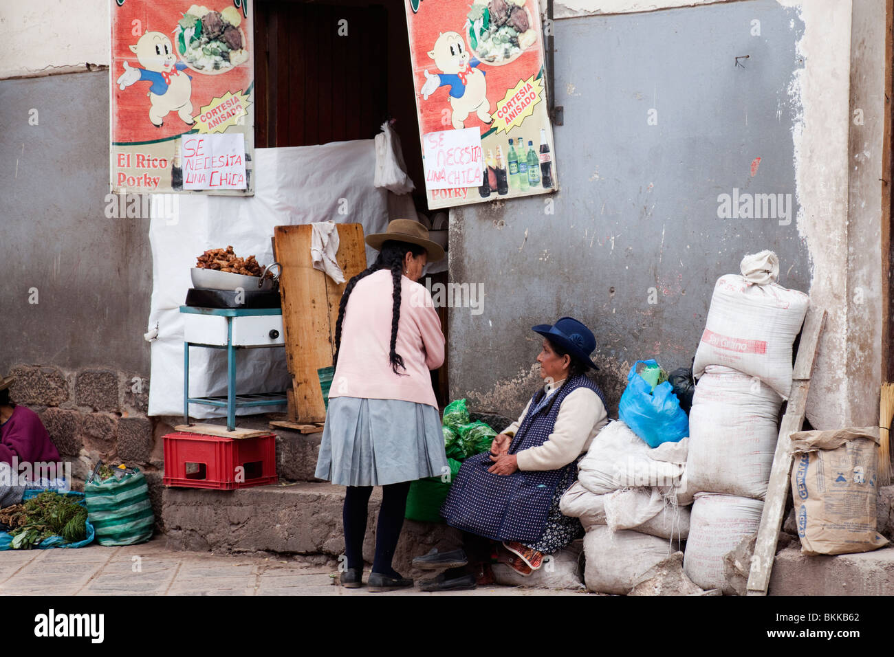 Poor woman latin america hi-res stock photography and images - Alamy