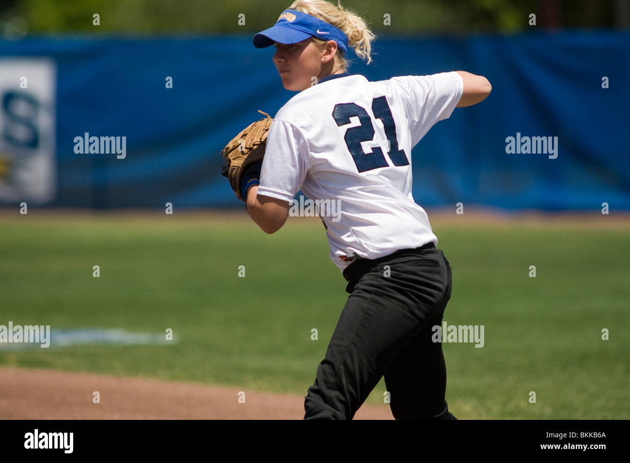 Softball and women hi-res stock photography and images - Alamy
