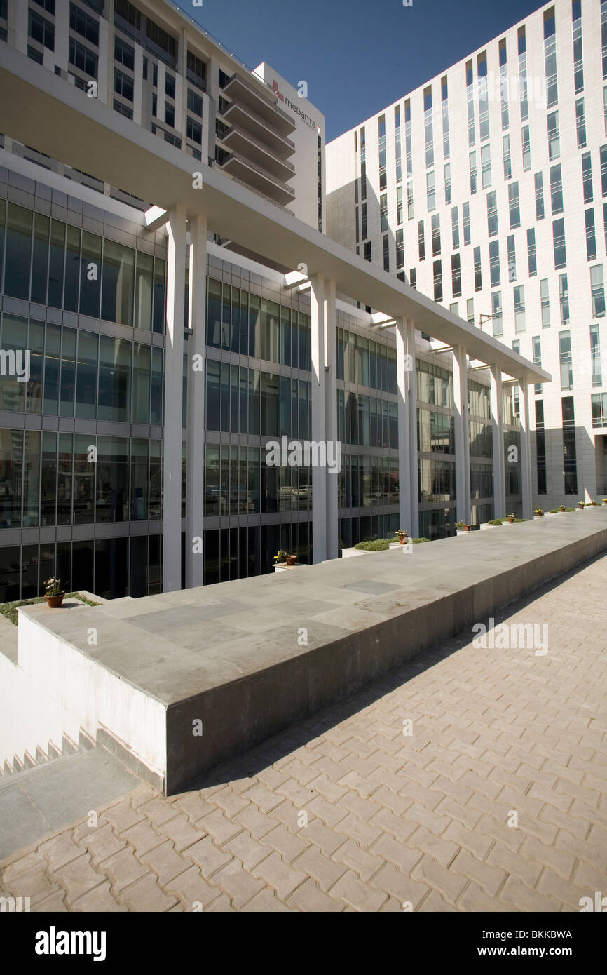 Hospital architecture hi-res stock photography and images - Alamy