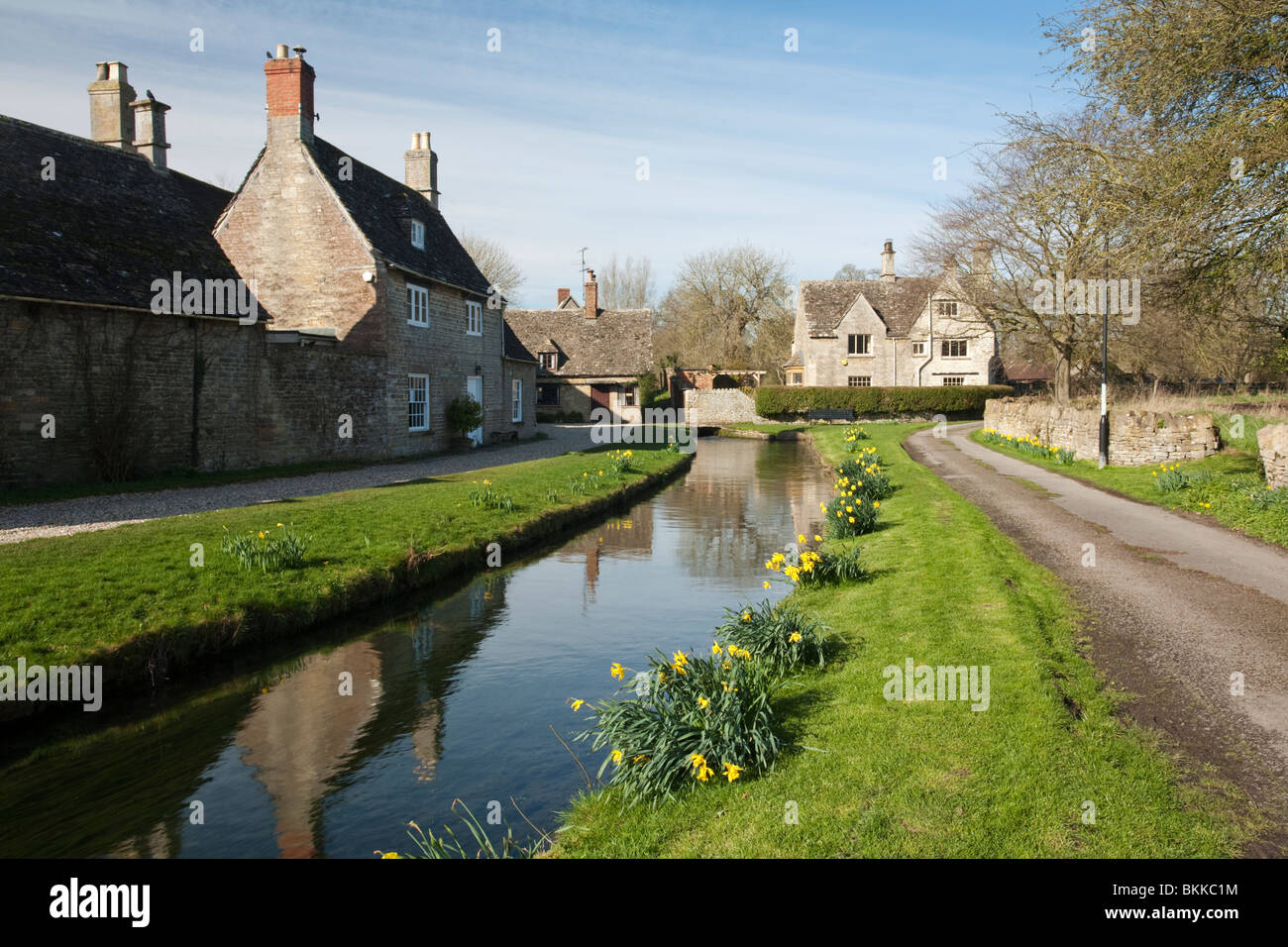 Spring along the Thames Path at Church Walk in Ashton Keynes, Wiltshire ...