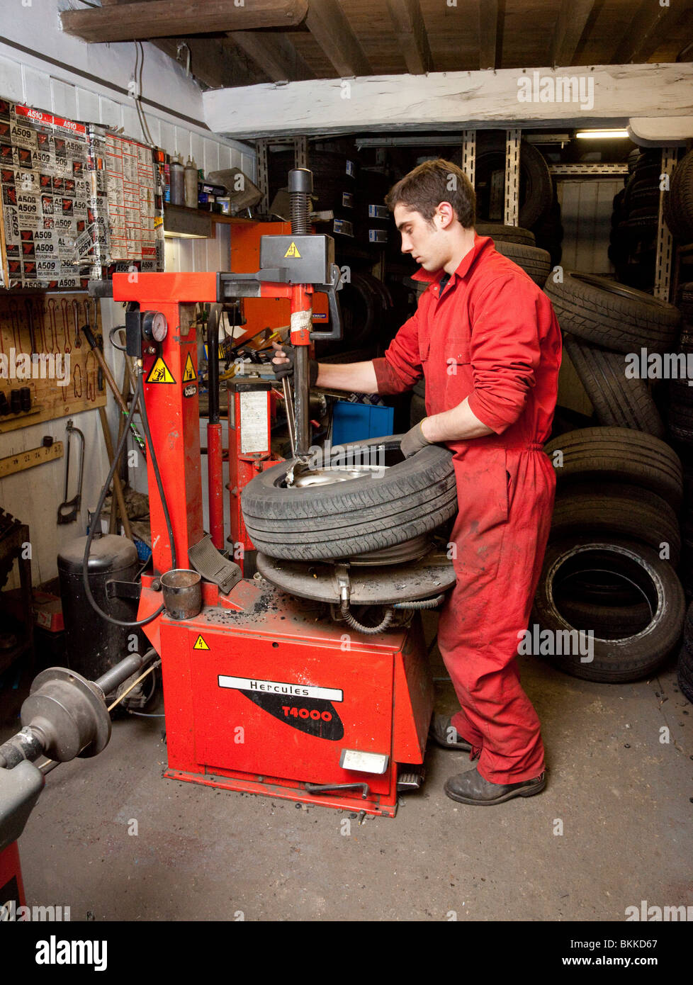 Changing a tyre hi-res stock photography and images - Alamy