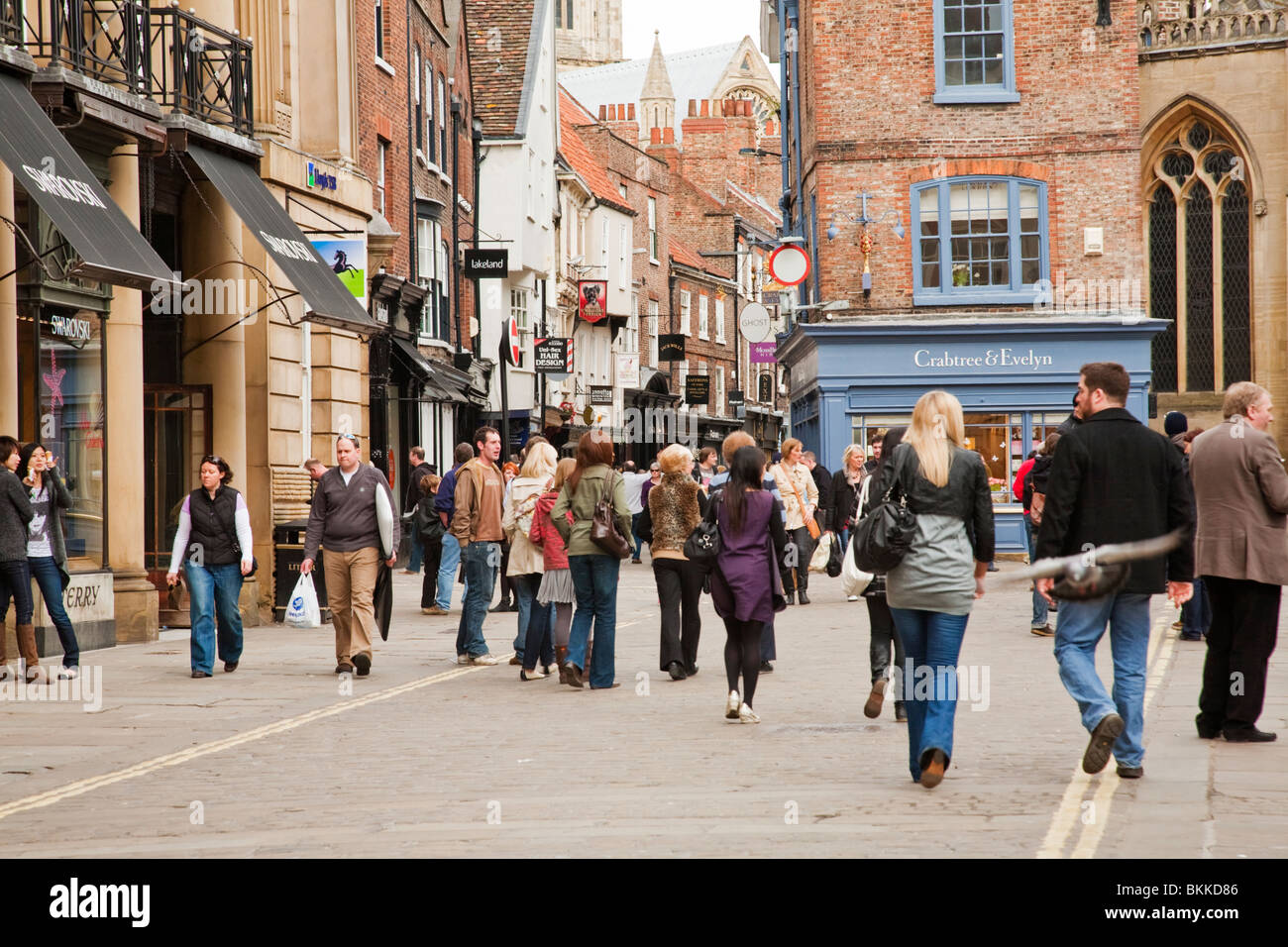 Bustling square hi-res stock photography and images - Alamy