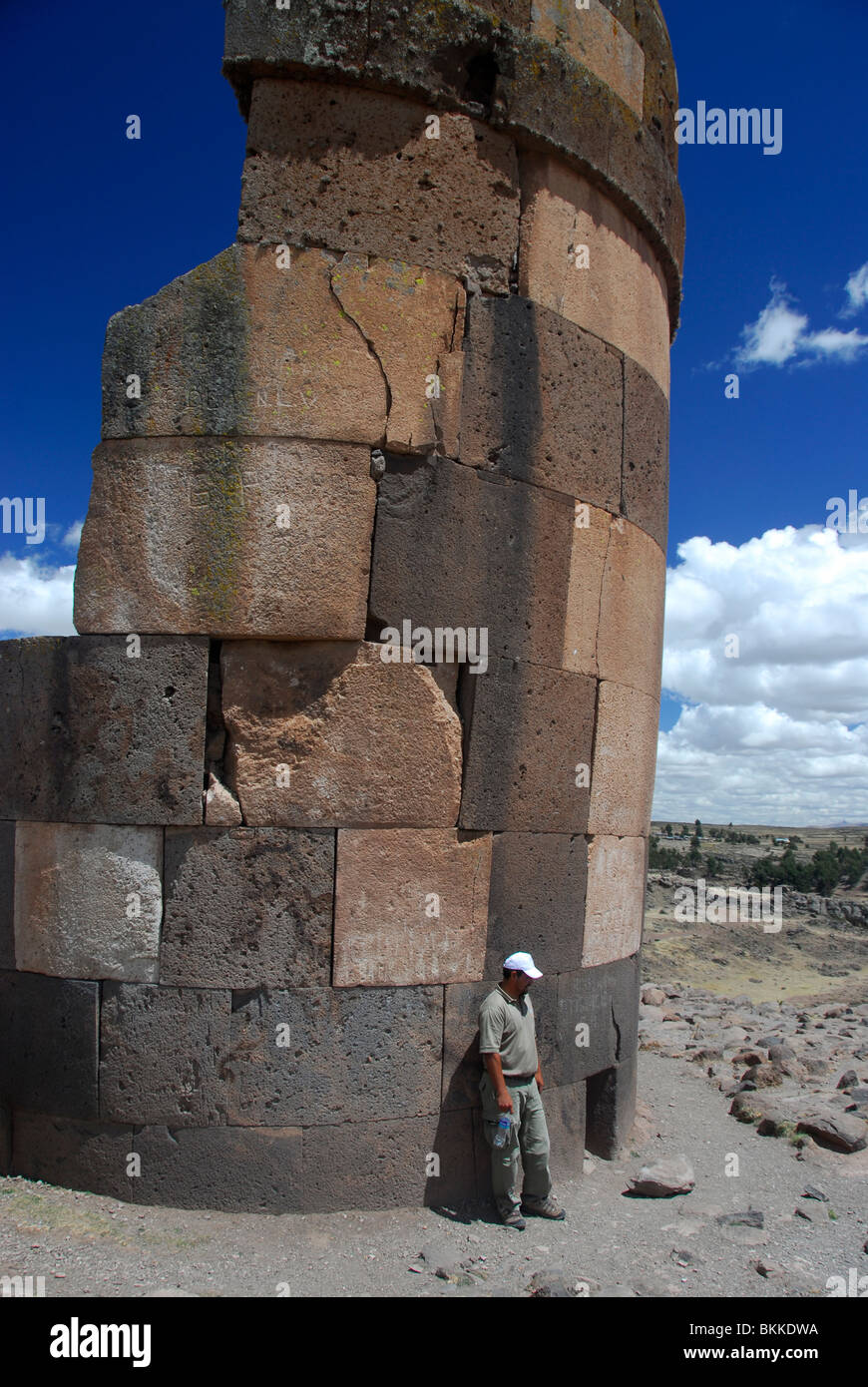 Local guide explaining the chullpas in Sillustani ruins, Lake Umayo ...