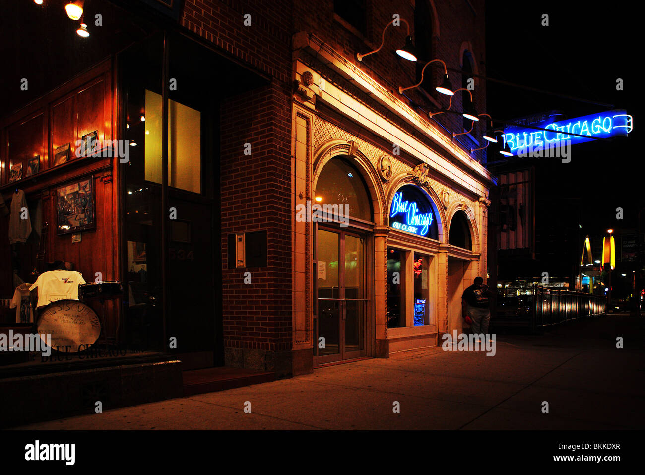 THE FAMOUS BLUE CHICAGO BLUES CLUB ON CLARK STREET IN DOWNTOWN, CHICAGO ...