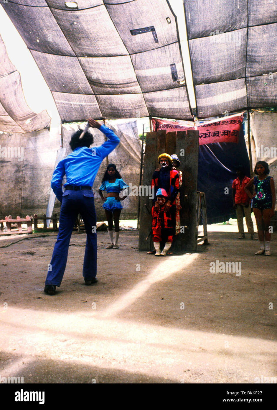 Circus knife throw hi-res stock photography and images - Alamy