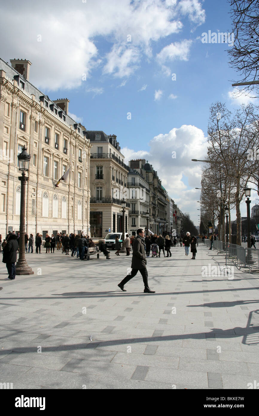 Paris champs elysees sunny hi-res stock photography and images - Alamy