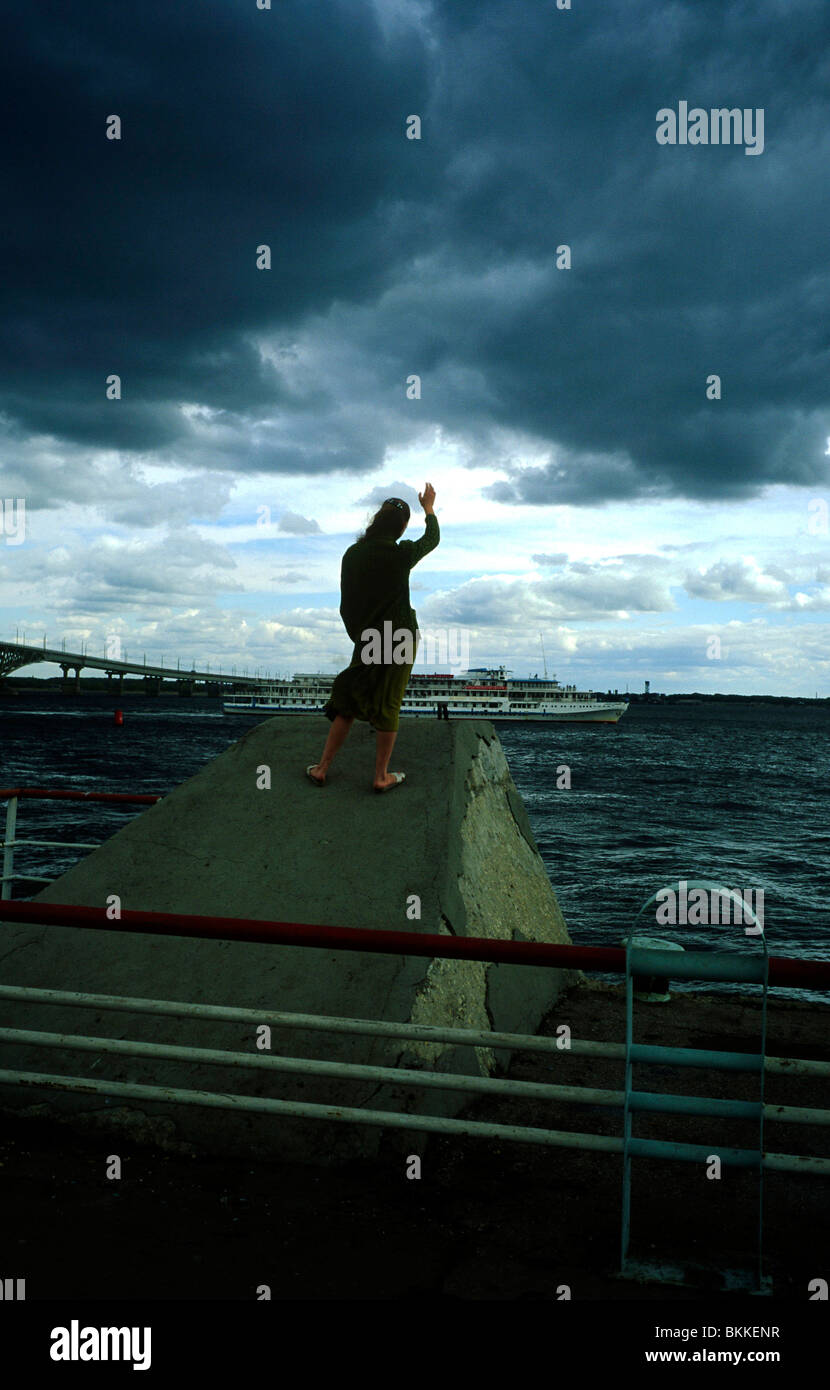 Waving goodbye ship hi-res stock photography and images - Alamy