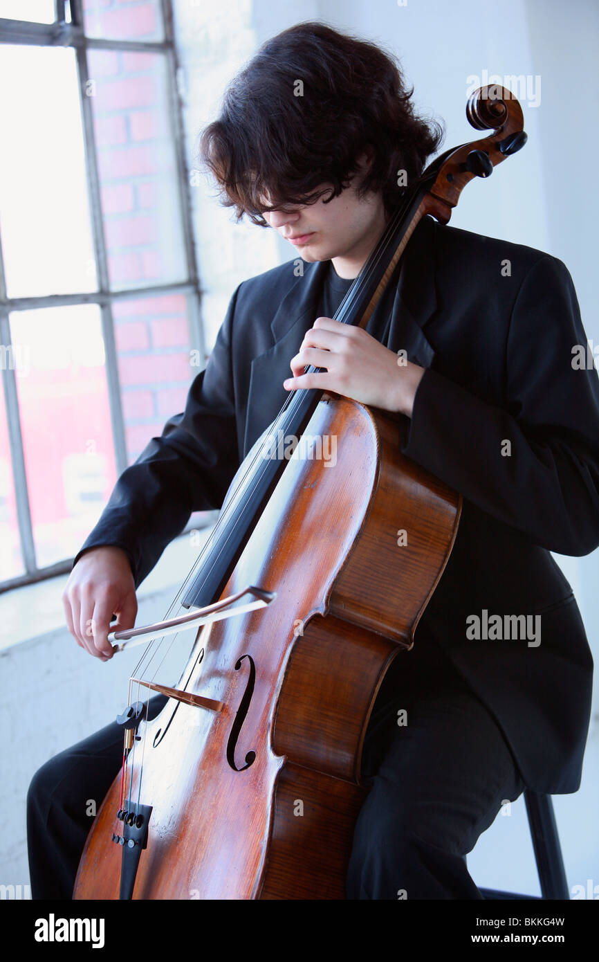 Cello players hi-res stock photography and images - Alamy