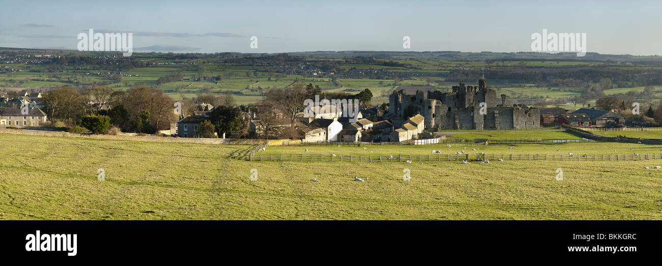 Middleham castle ruin hi-res stock photography and images - Alamy