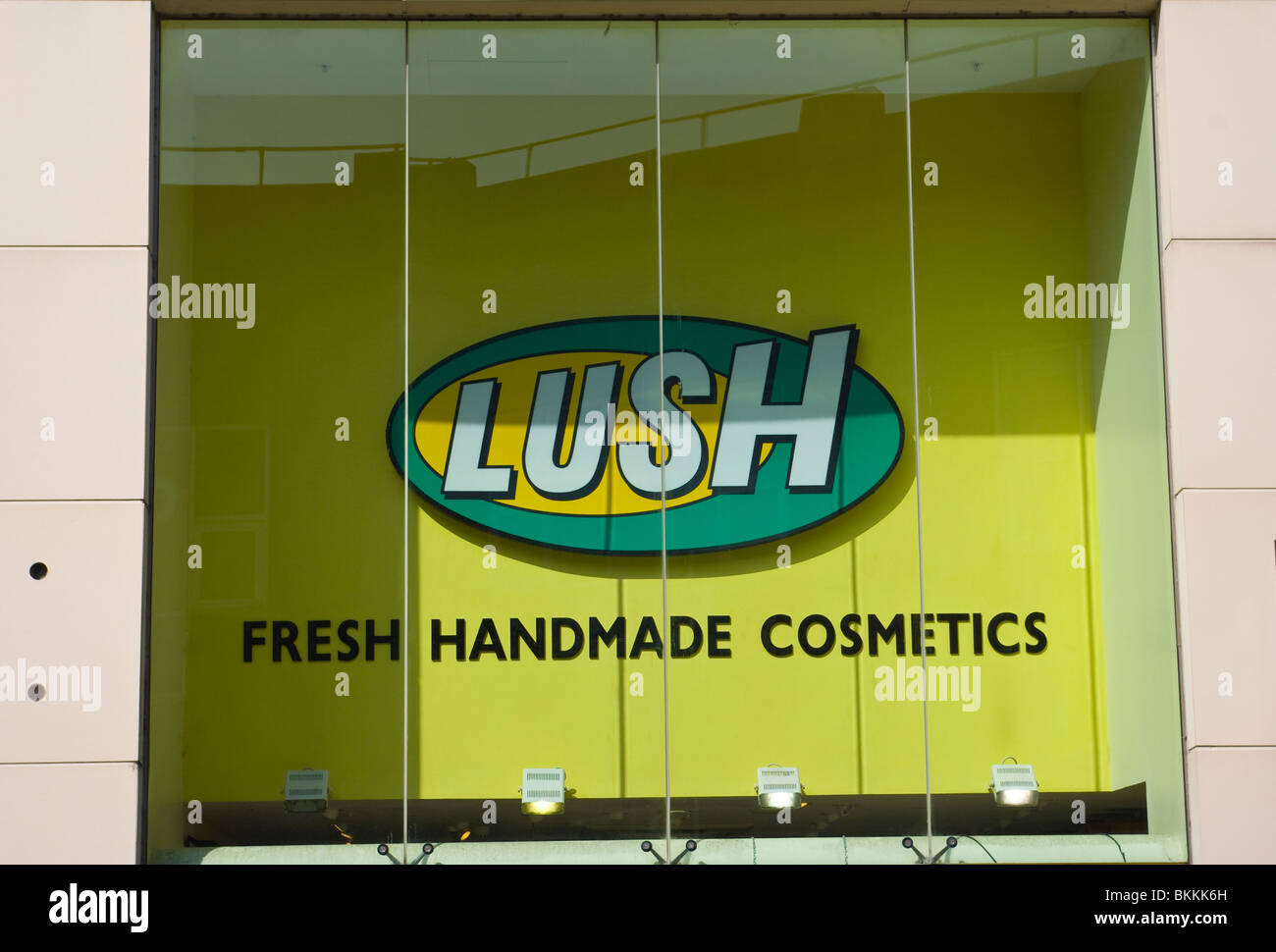 Lush logo hi-res stock photography and images - Alamy