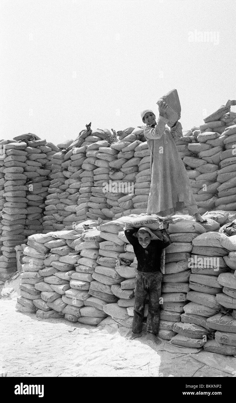 Working under the sun Black and White Stock Photos & Images - Alamy