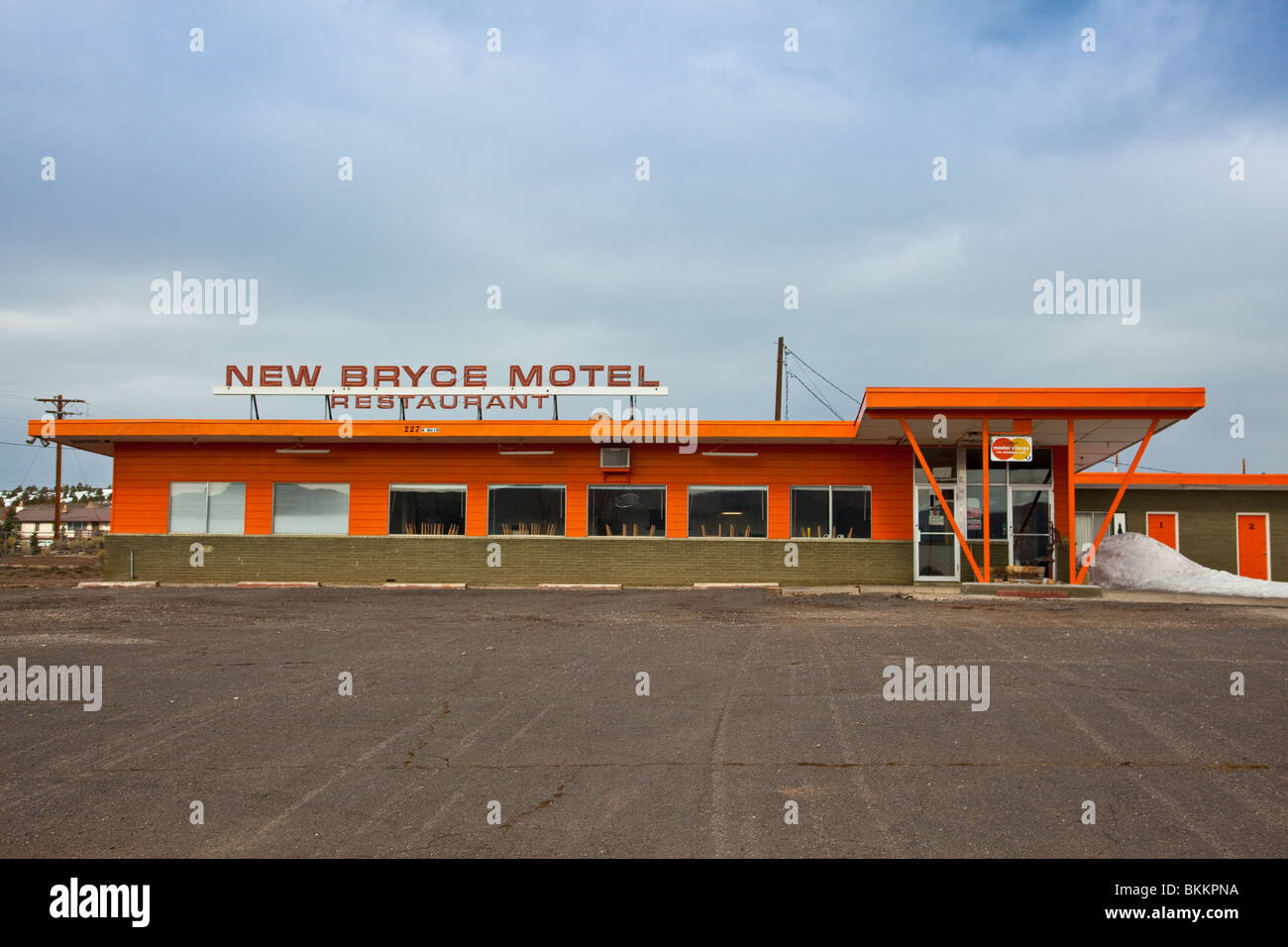 Deserted motel hi-res stock photography and images - Alamy
