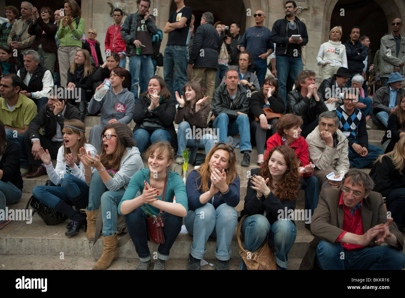 Crowd of Teens, French People , Paris, France, Young Adults, Teenagers ...