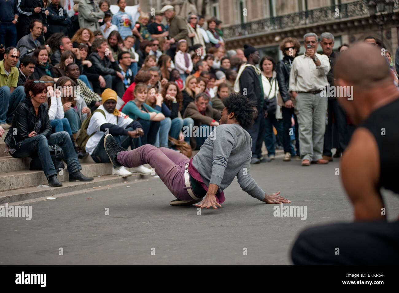 Hip hop dancing audience hi-res stock photography and images - Alamy